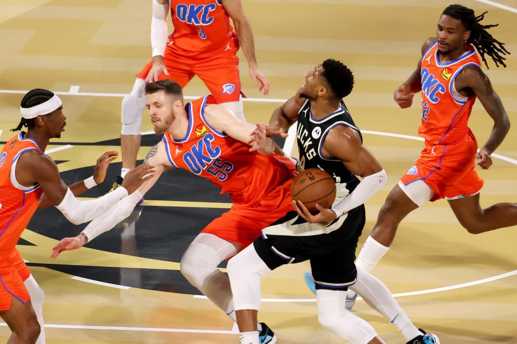 Giannis Antetokounmpo agranda su leyenda: ¡los Bucks ganan la Copa!