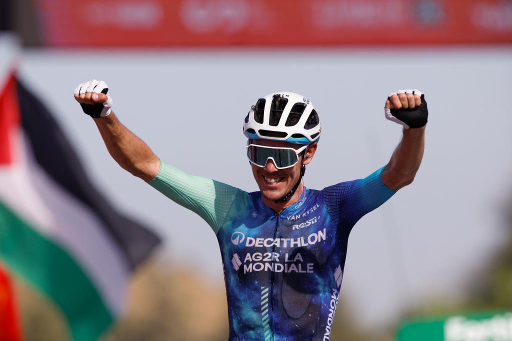 Mercado de fichajes de ciclismo 2025: altas y bajas de los equipos