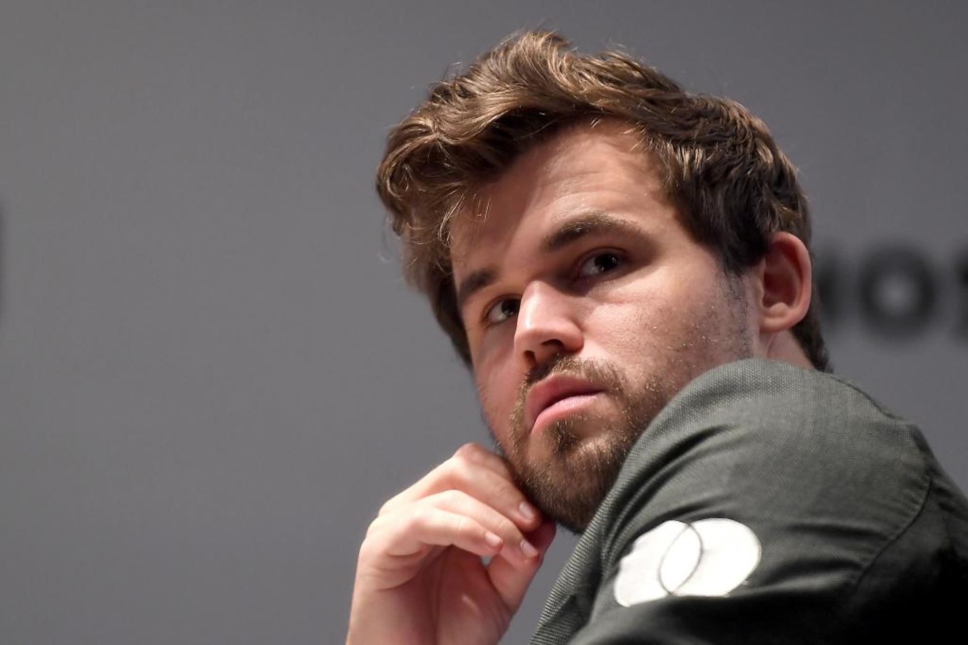 A Magnus Carlsen no le gana nadie: así fue la increíble partida de ajedrez contra 143.000 personas