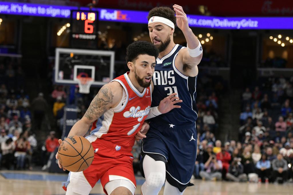 Kyrie Irving cae lesionado y los Mavericks no levantan cabeza