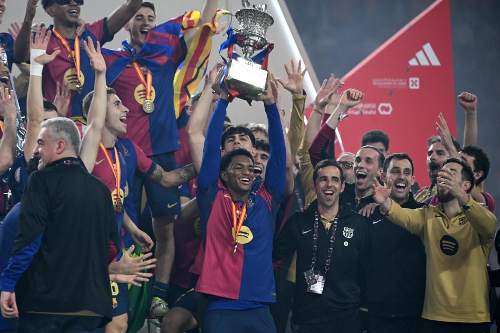 Lo que no viste: desfile de banderas, las gafas de Raphinha y Lamine y ...