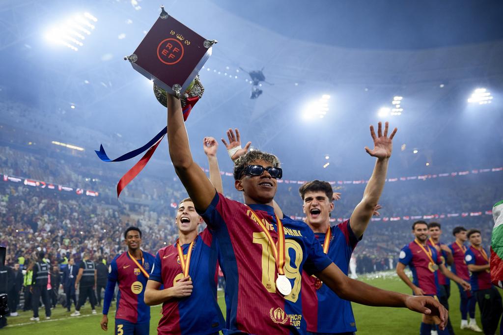 Lo que no viste: desfile de banderas, las gafas de Raphinha y Lamine y ...