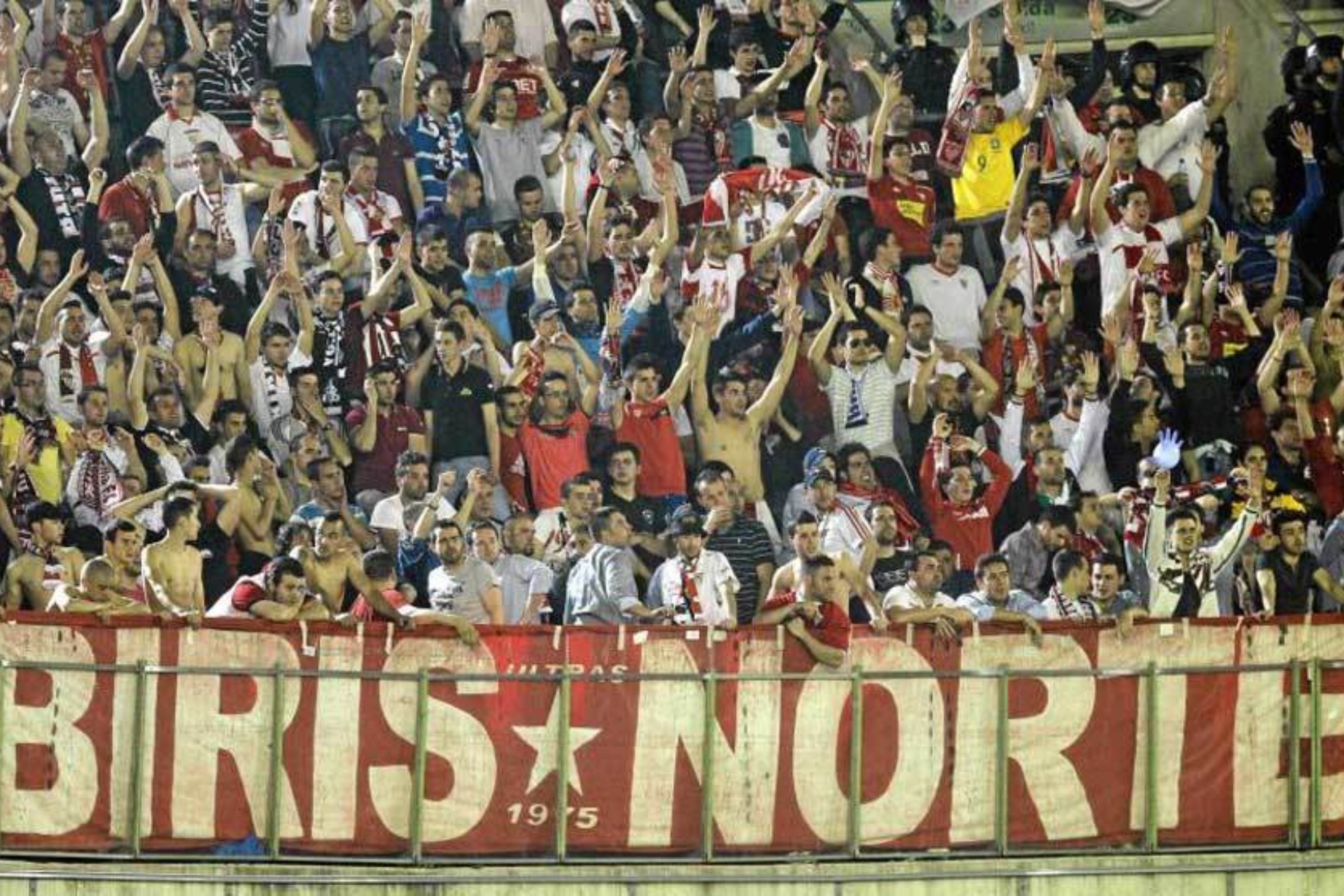 La denuncia de LaLiga al Sevilla por el cántico "Forza Biris, ale ale ...