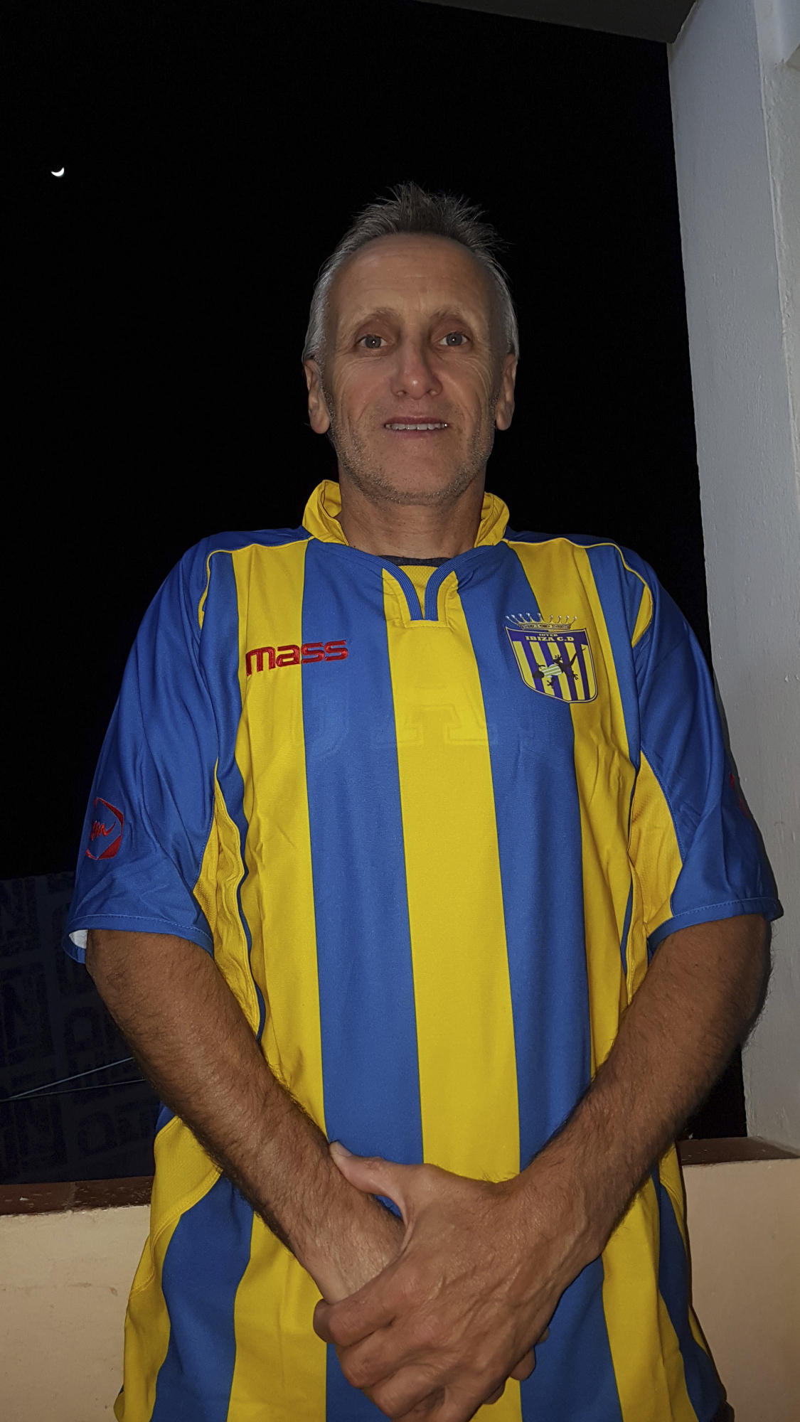 Robert Carmona, el futbolista más longevo del mundo, busca equipo con ...