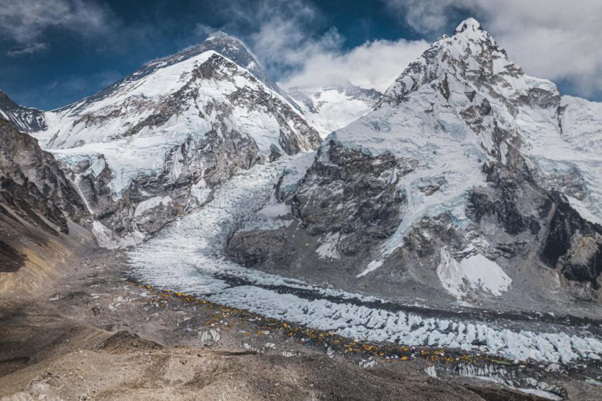 Nepal elevará la tarifa para escalar el Everest a 15.000 dólares para ...