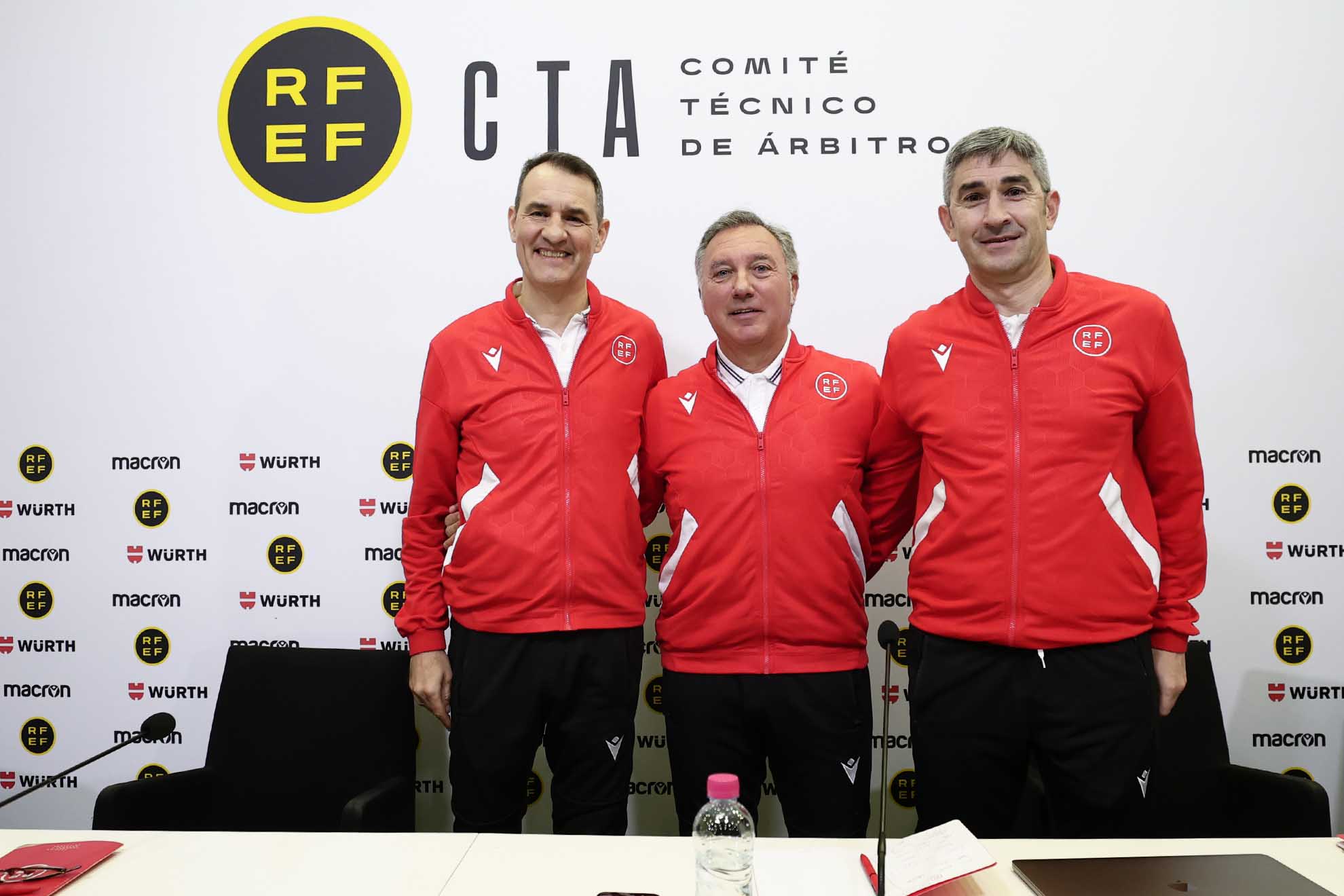 Los sueldos de los árbitros en España: los españoles casi doblan a los ...