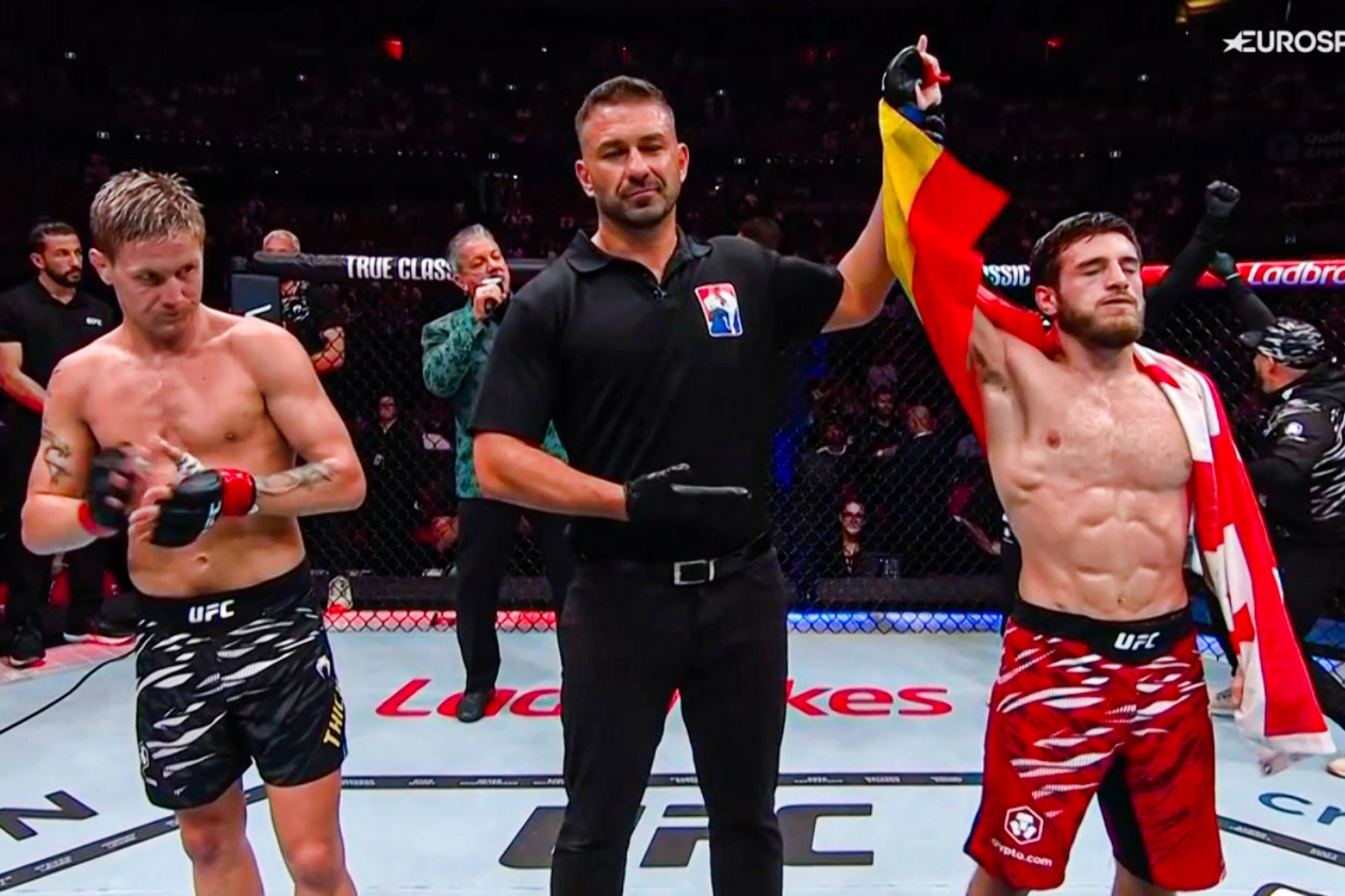 Aleksandre Topuria brilla, muestra un repertorio brutal... y suma su ...