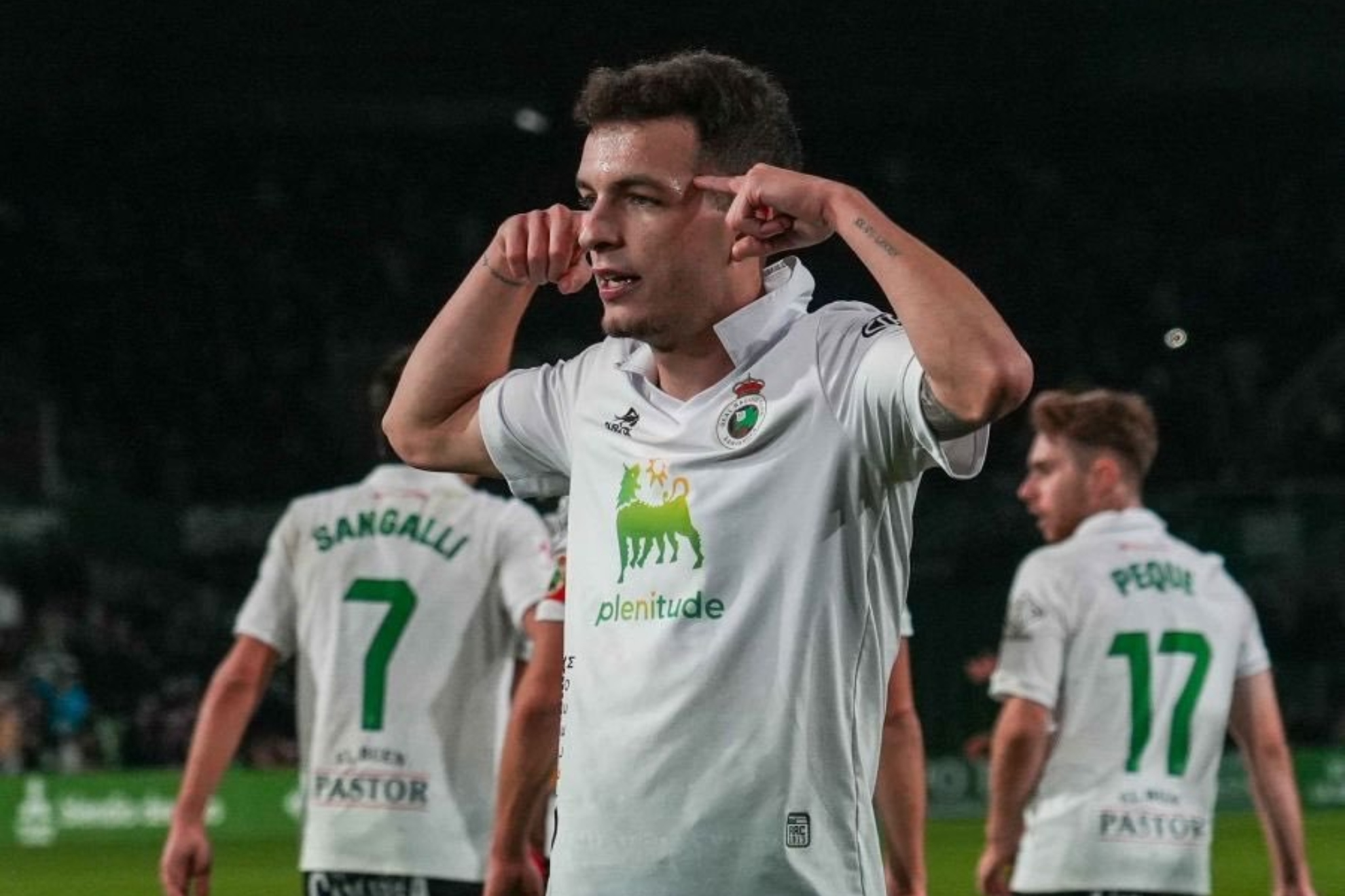 El Racing recurrirá la segunda tarjeta a Íñigo Vicente