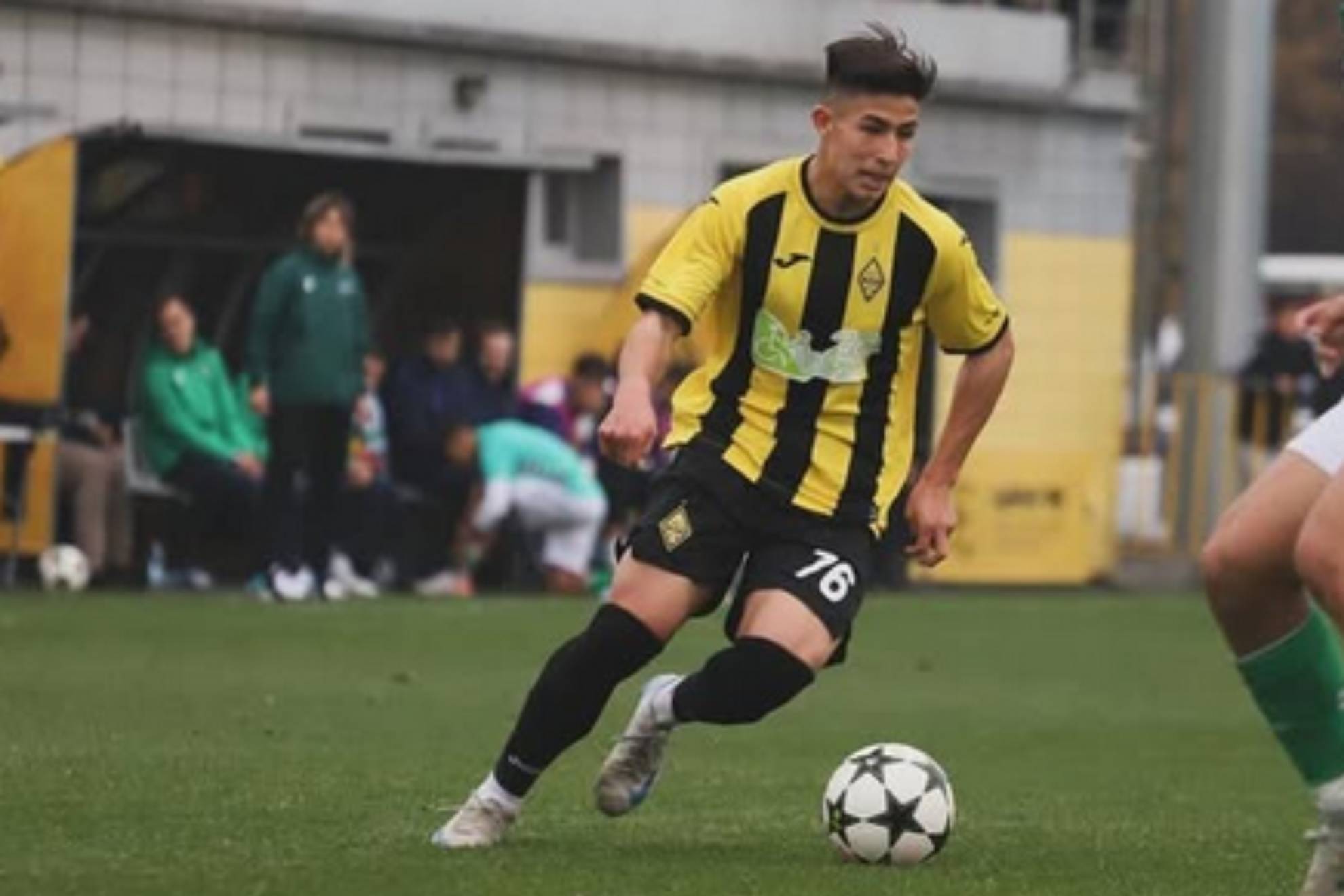 El Chelsea ficha a Dastan Satpaev, delantero de 16 años por el que ha ...