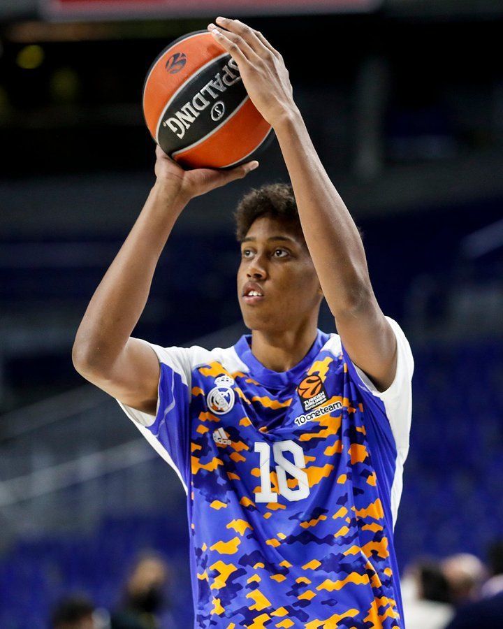 Baba Miller, el 'unicornio' español con 2,19 de envergadura, se ...