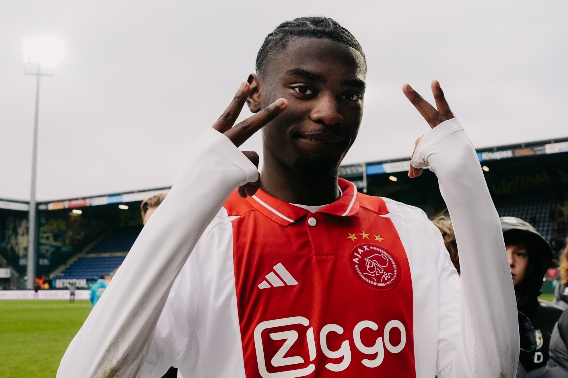 Jorthy Mokio ilusiona al Ajax: rechazó al Barcelona... y debuta con 16 años haciendo historia