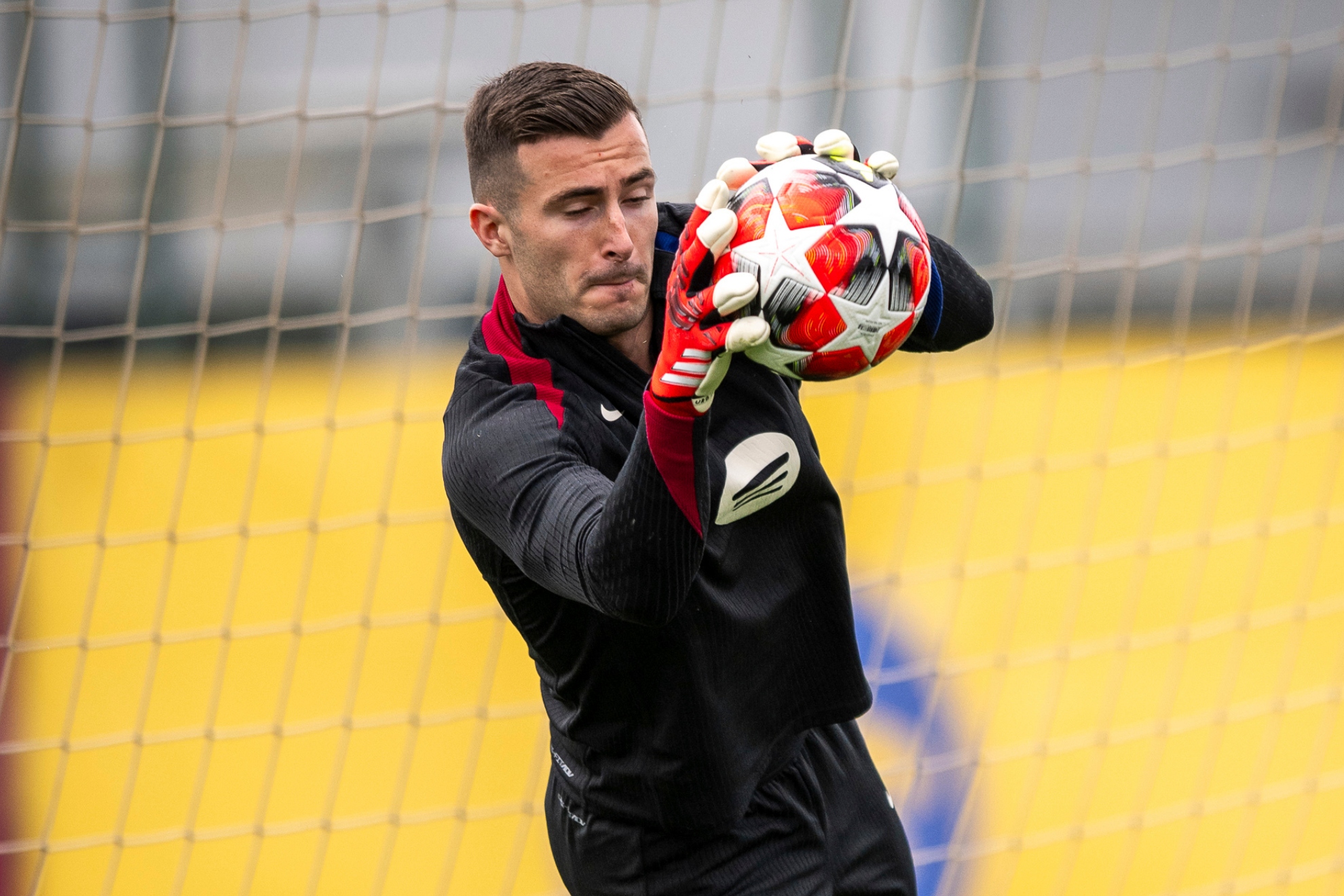 Barça e Iñaki Peña aparcan la renovación hasta final de temporada