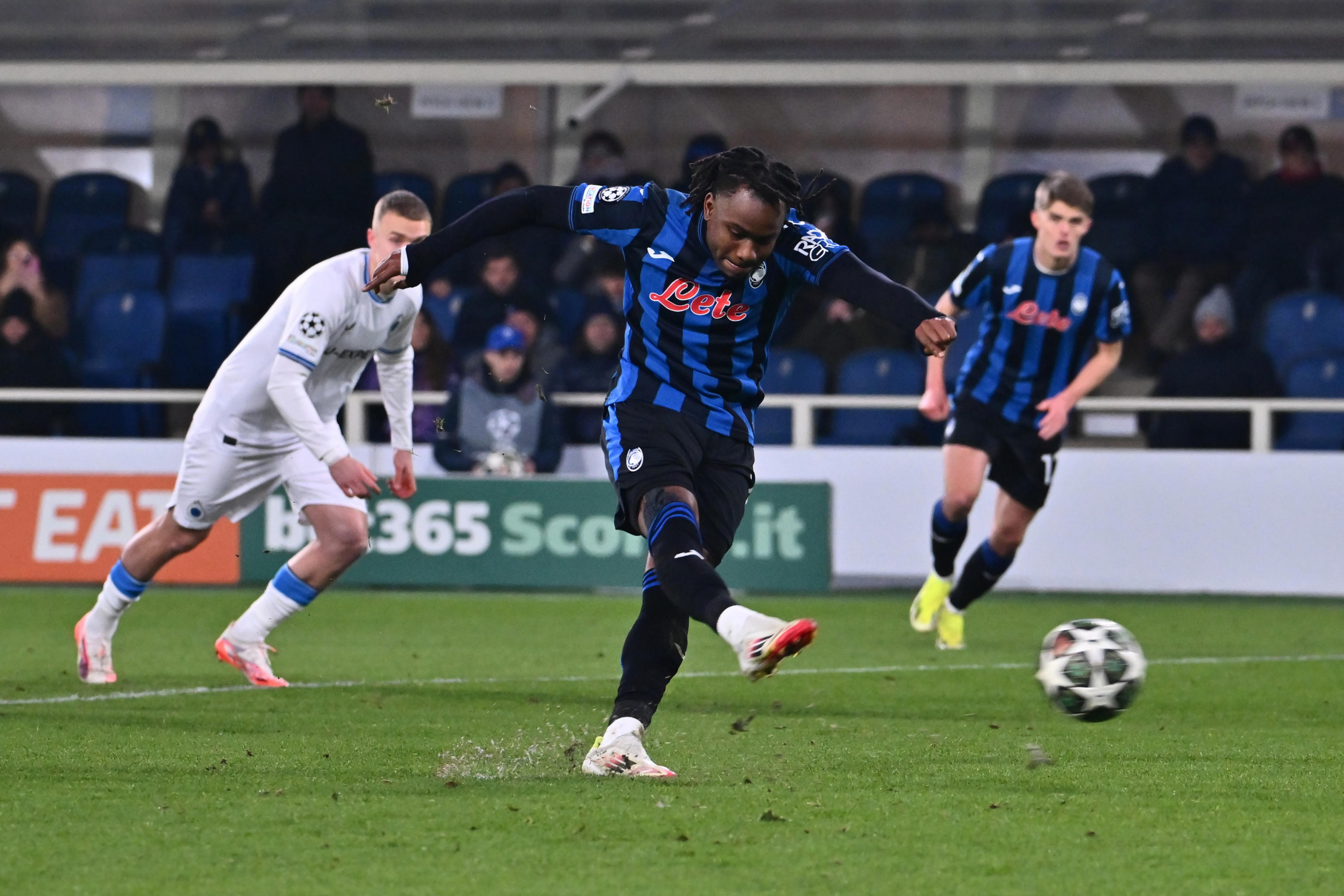 Gasperini atiza a su estrella: "Lookman es uno de los peores lanzadores de penalti que he visto ...