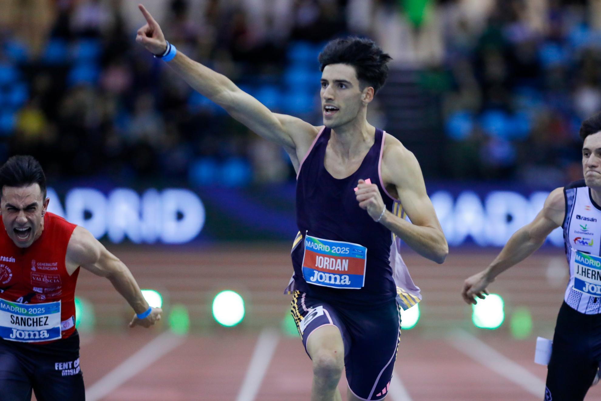 España descubre un cohete con Abel Jordán y sueña con las medallas ...
