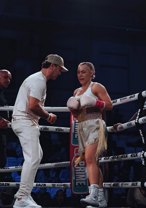 La boxeadora 'Baby Bomber' comparte su pérdida de peso y radical ...