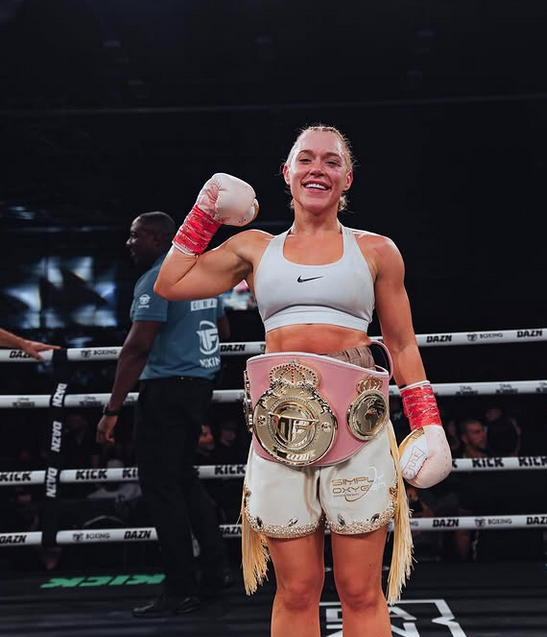 La boxeadora 'Baby Bomber' comparte su pérdida de peso y radical ...