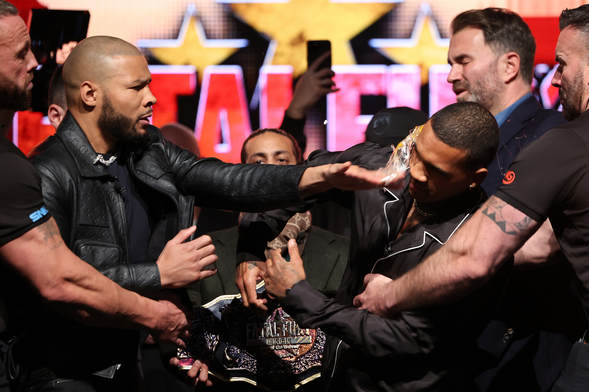 Así se calienta un combate: Chris Eubank Jr. estampa un huevo en la ...