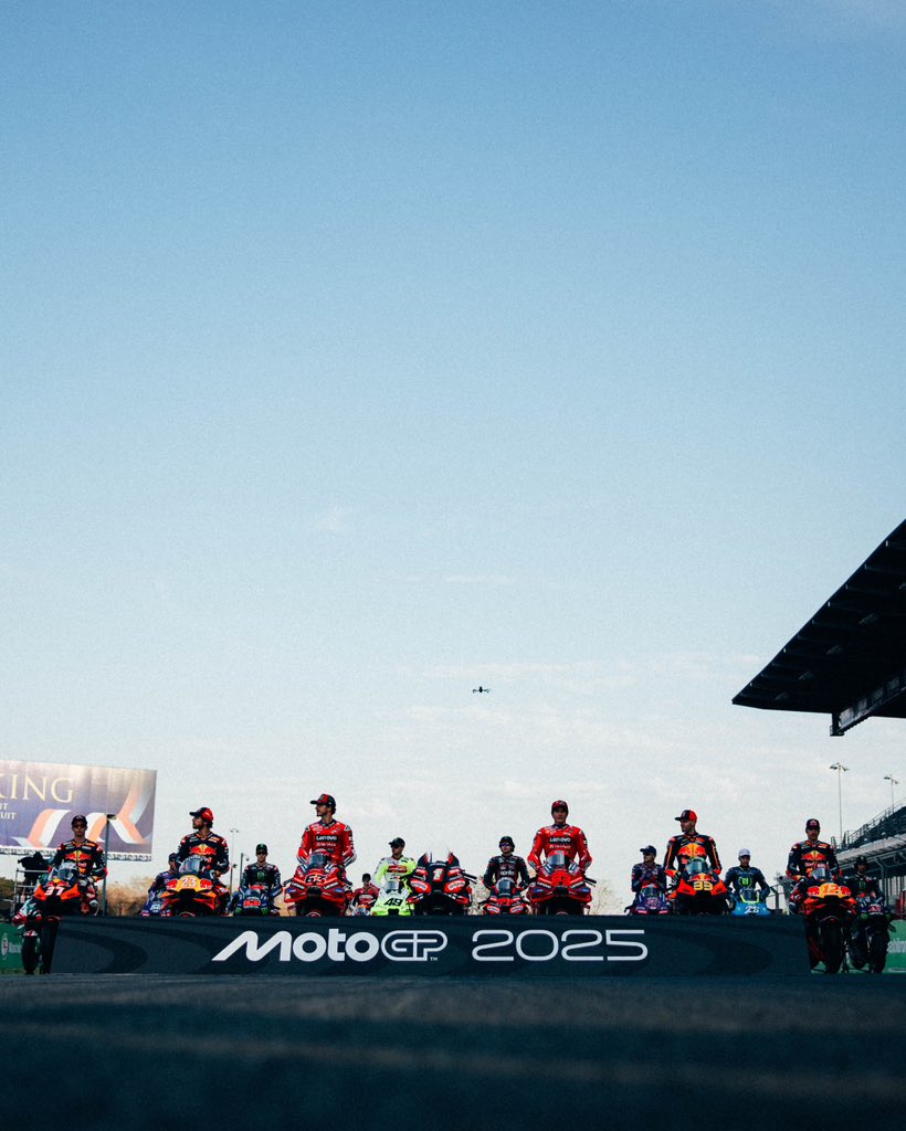 MotoGP se viste de largo... sin el campeón