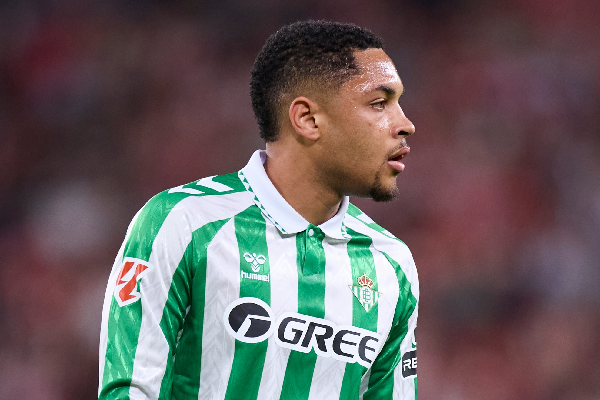 El Betis felicita a Vitor Roque por su cumpleaños en medio de su marcha ...