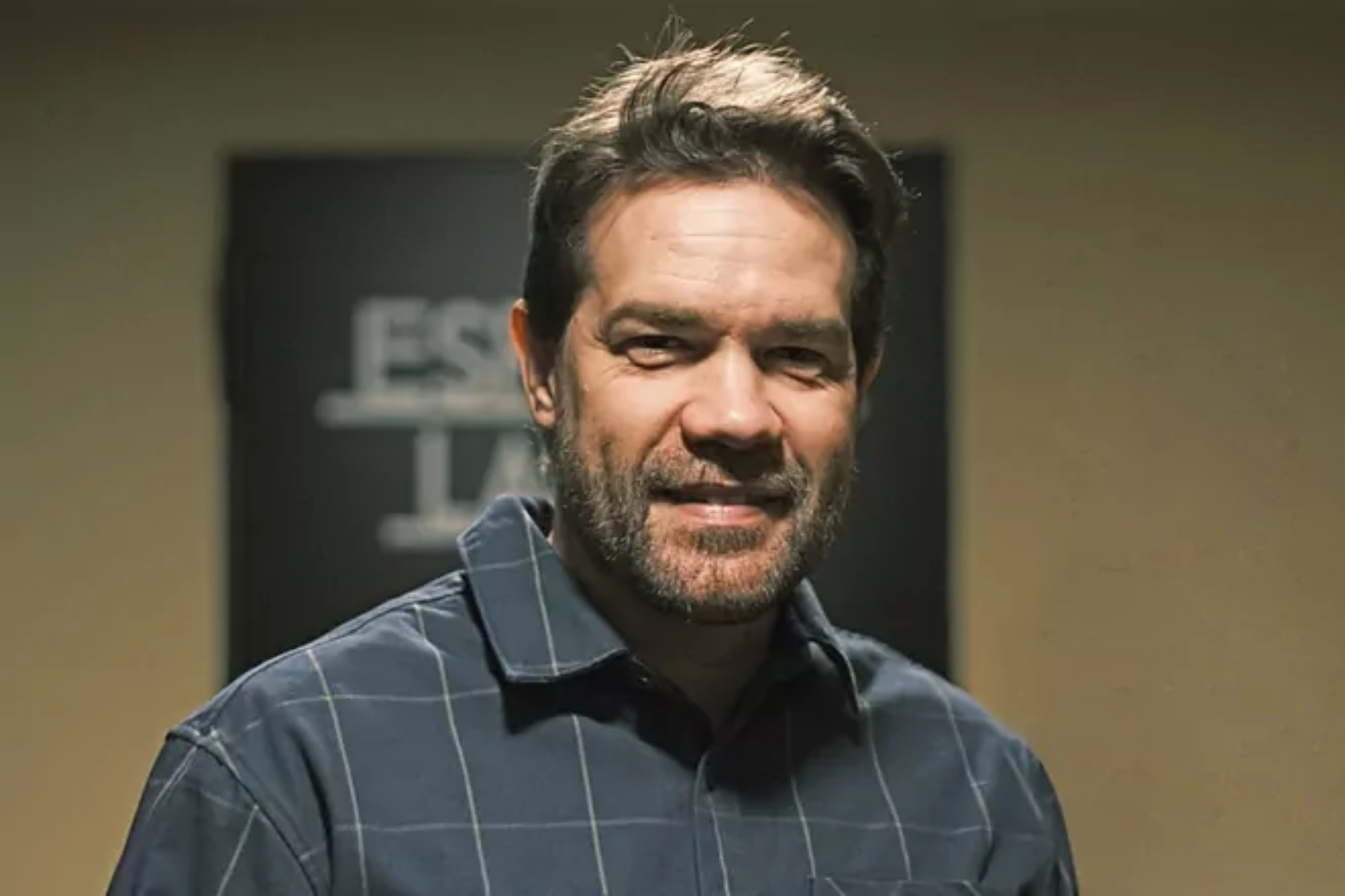 Quién es Juan Dávila, invitado de 'Pasapalabra' y conocido por muchos de sus atrevidos monólogos