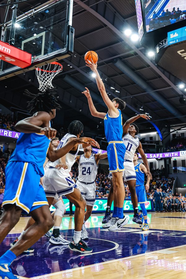Aday Mara ve la luz en UCLA con su segundo doble-doble, que lo edificó sobre un muro de 2,35 ...