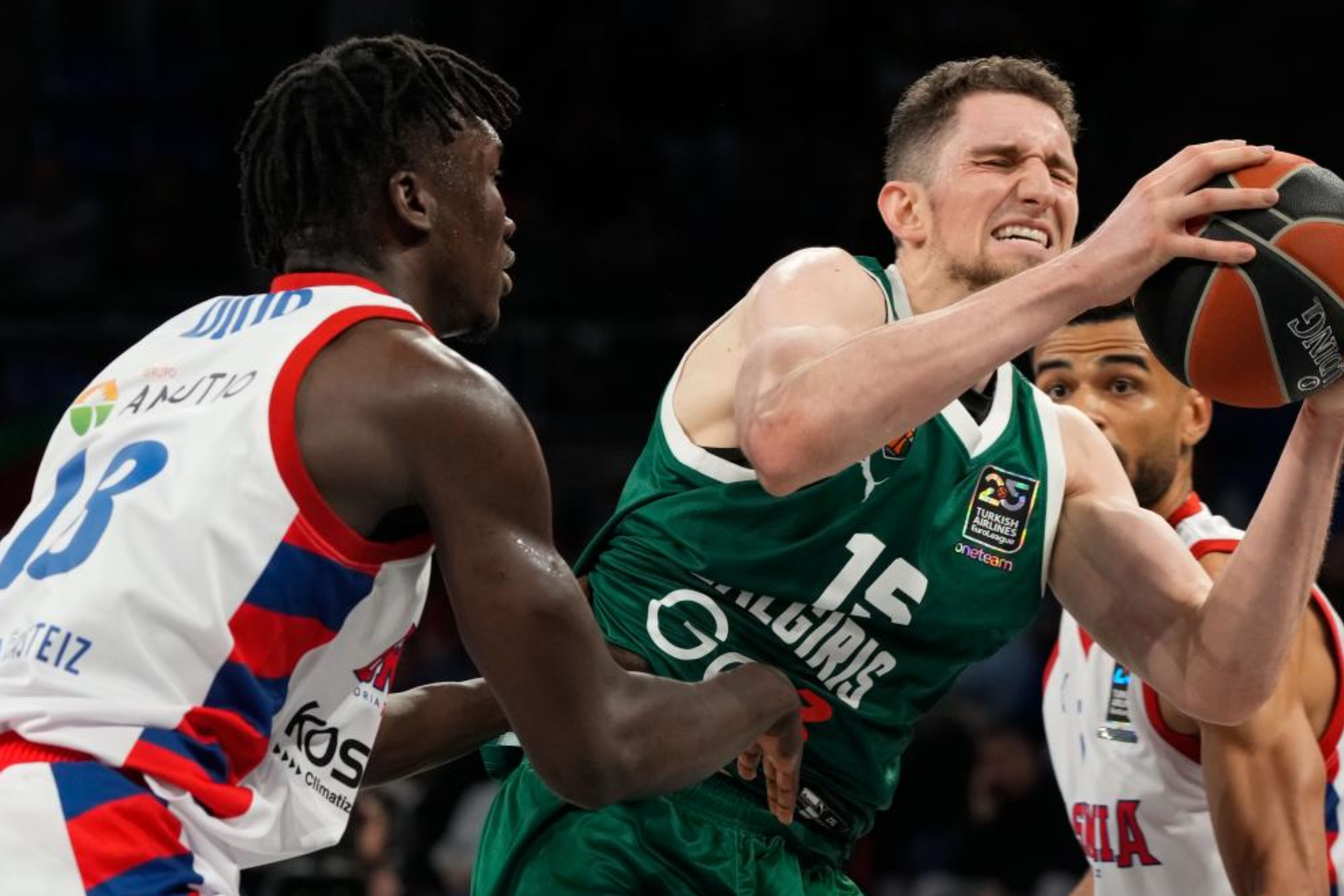El Baskonia supera la trampa del Zalgiris y aún sueña con otro Play-In