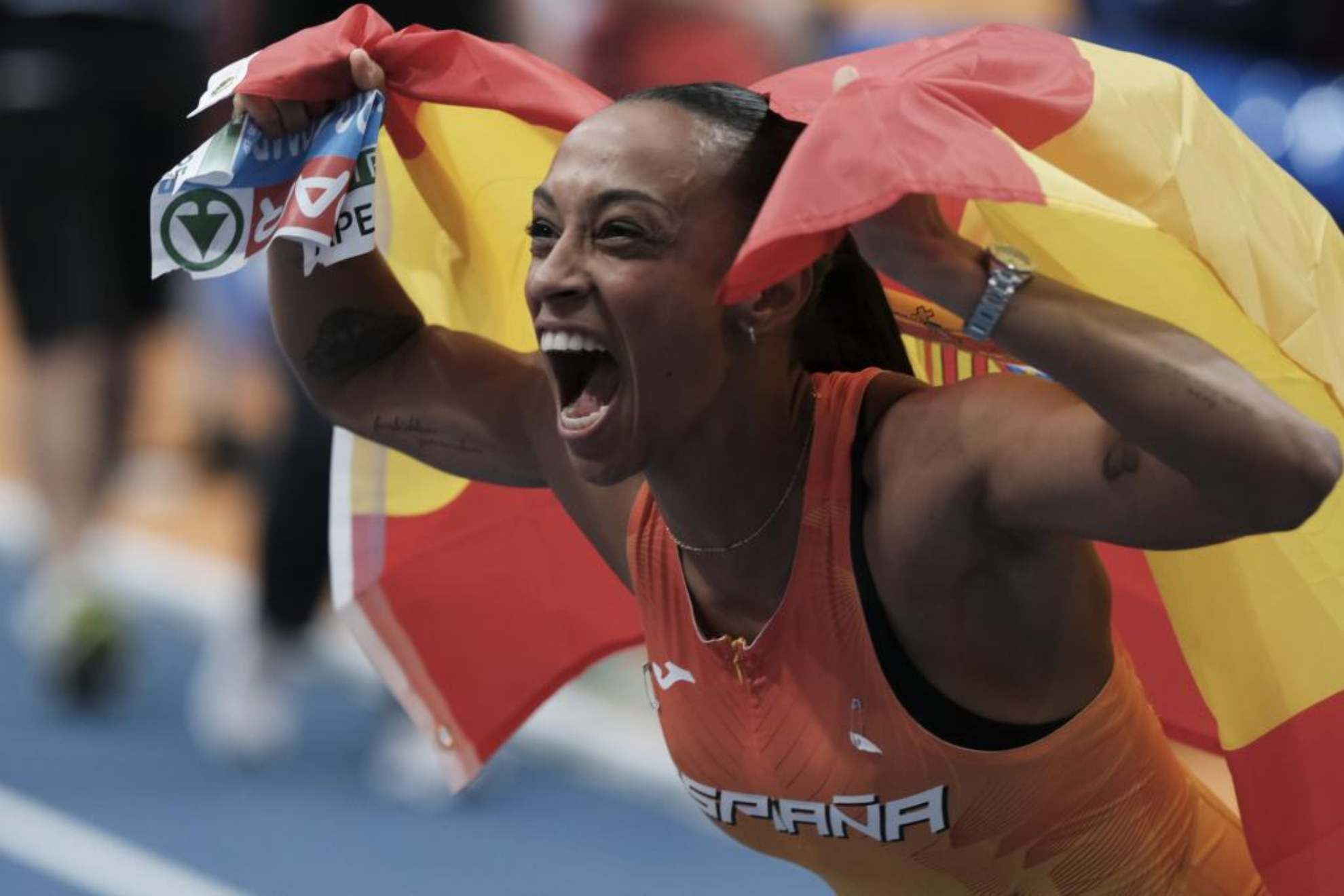 Ana Peleteiro enseña su medalla en MARCA: "La medalla mundial es la ...
