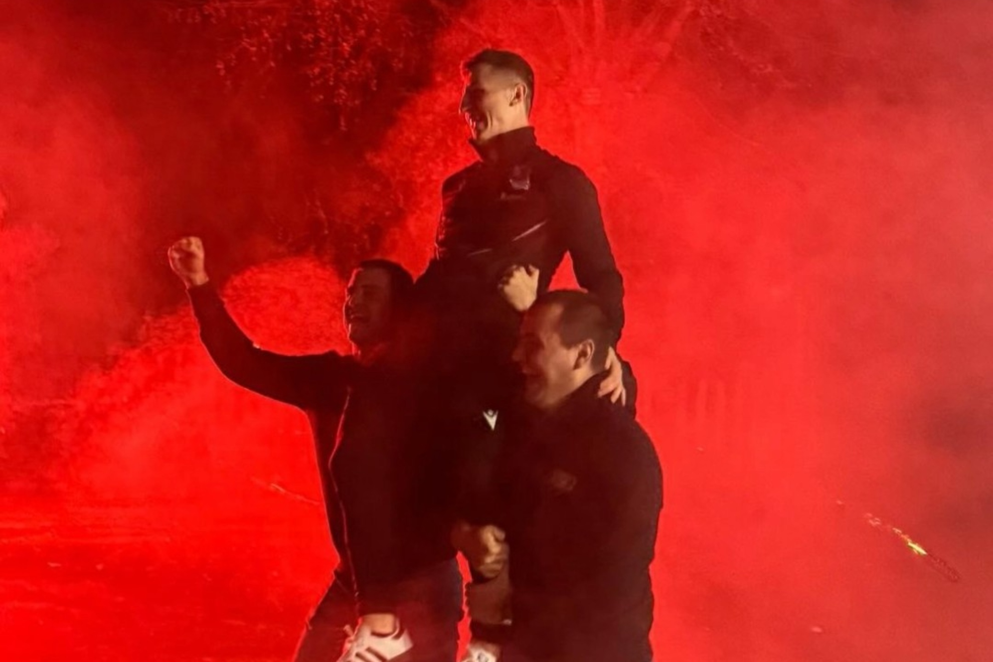 Mariezkurrena, recibido como un héroe por su cuadrilla de amigos tras ...