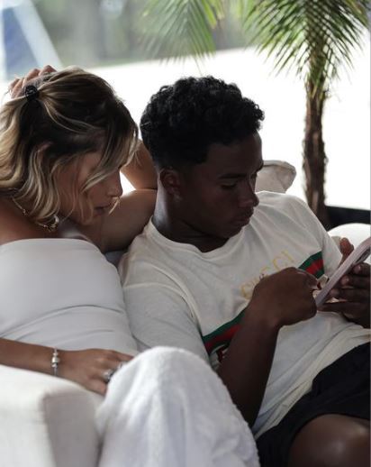 Endrick presume de amor con unas bonitas fotos con su novia, una modelo ...