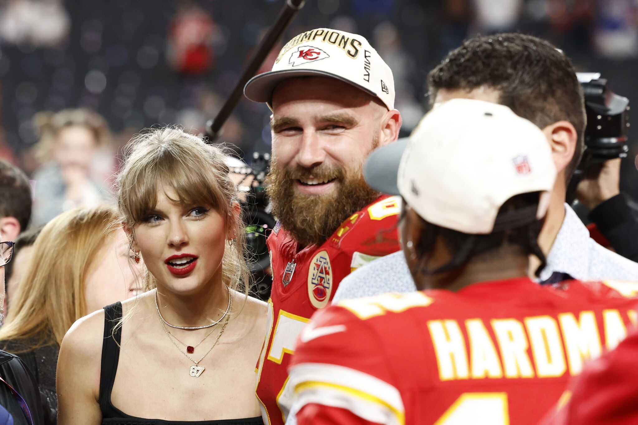 Las locuras de Taylor Swift durante la Super Bowl y su beso para la ...