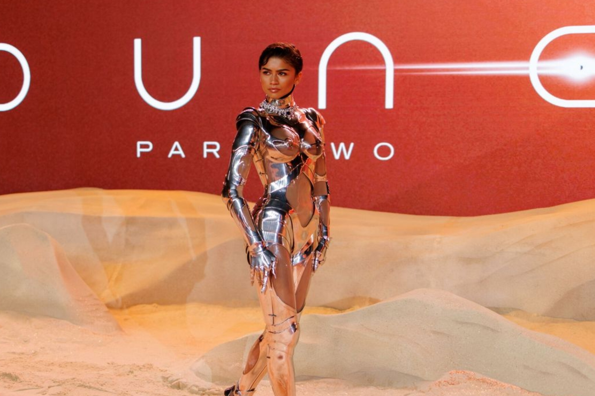 Zendaya no deja nada a la imaginación con su vestido robot: nalgas y ...
