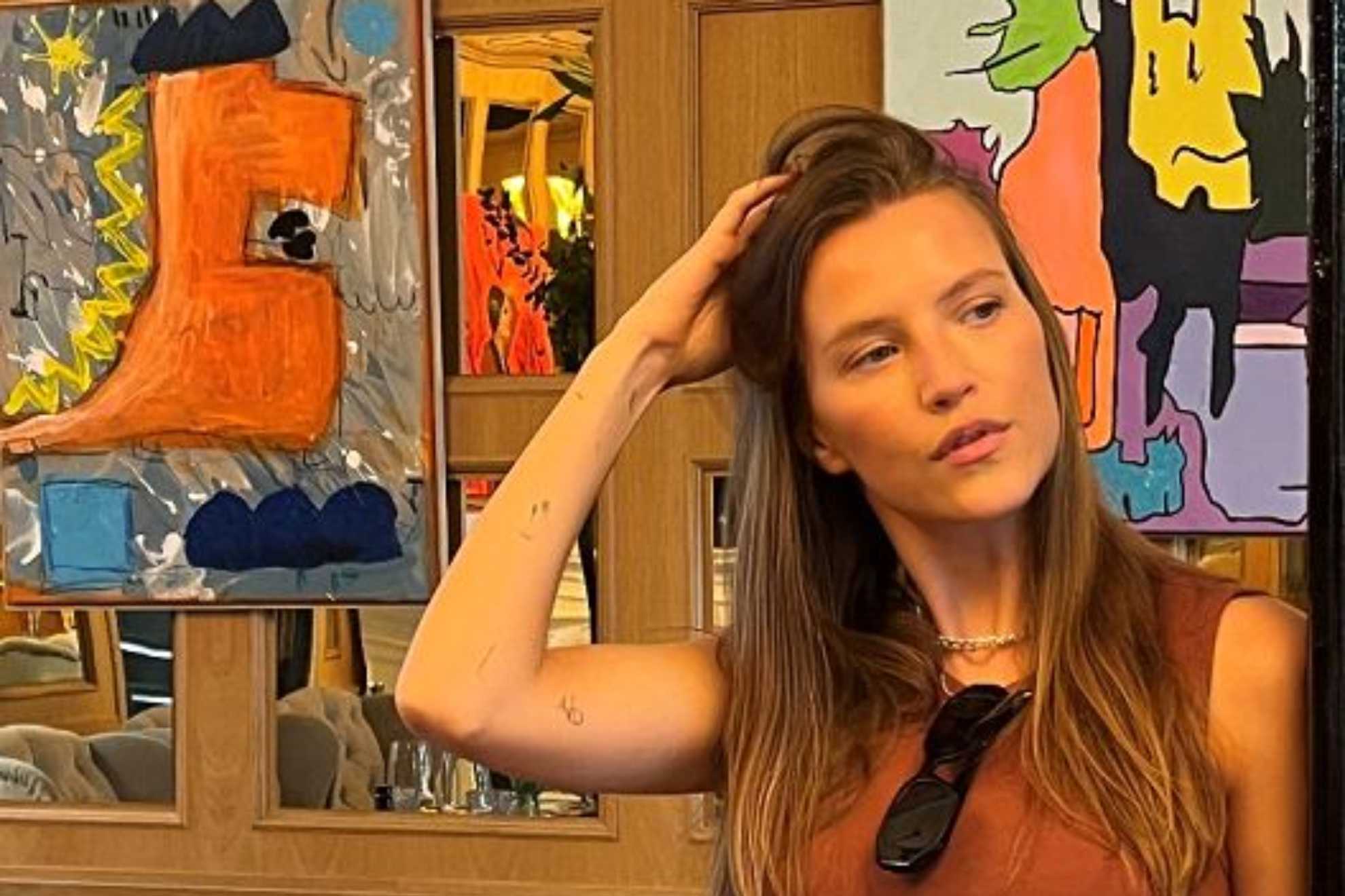 La artista Ana Barrachina donará la venta de su obra, The Lonely Dino ...