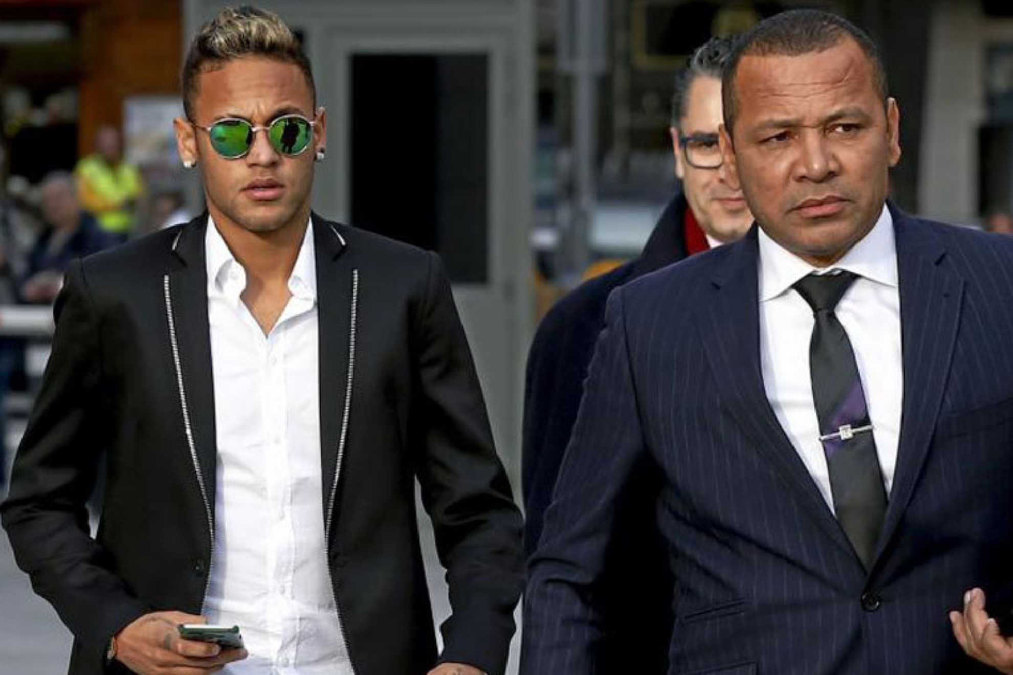 El padre de Neymar niega que vaya a pagar la fianza de un millón de euros a Dani Alves
