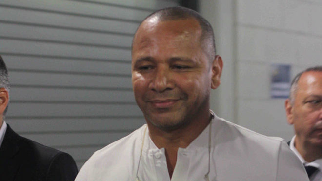 El padre de Neymar niega que vaya a pagar la fianza de un millón de euros a Dani Alves