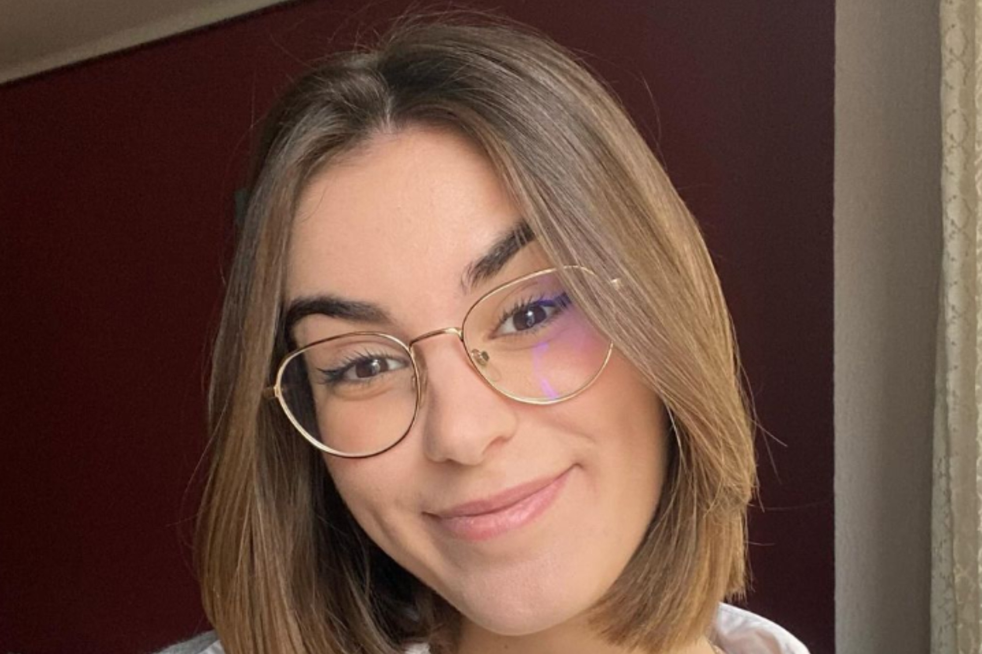 La influencer Carla Galeote graba a su vecino de 70 años masturbándose ...