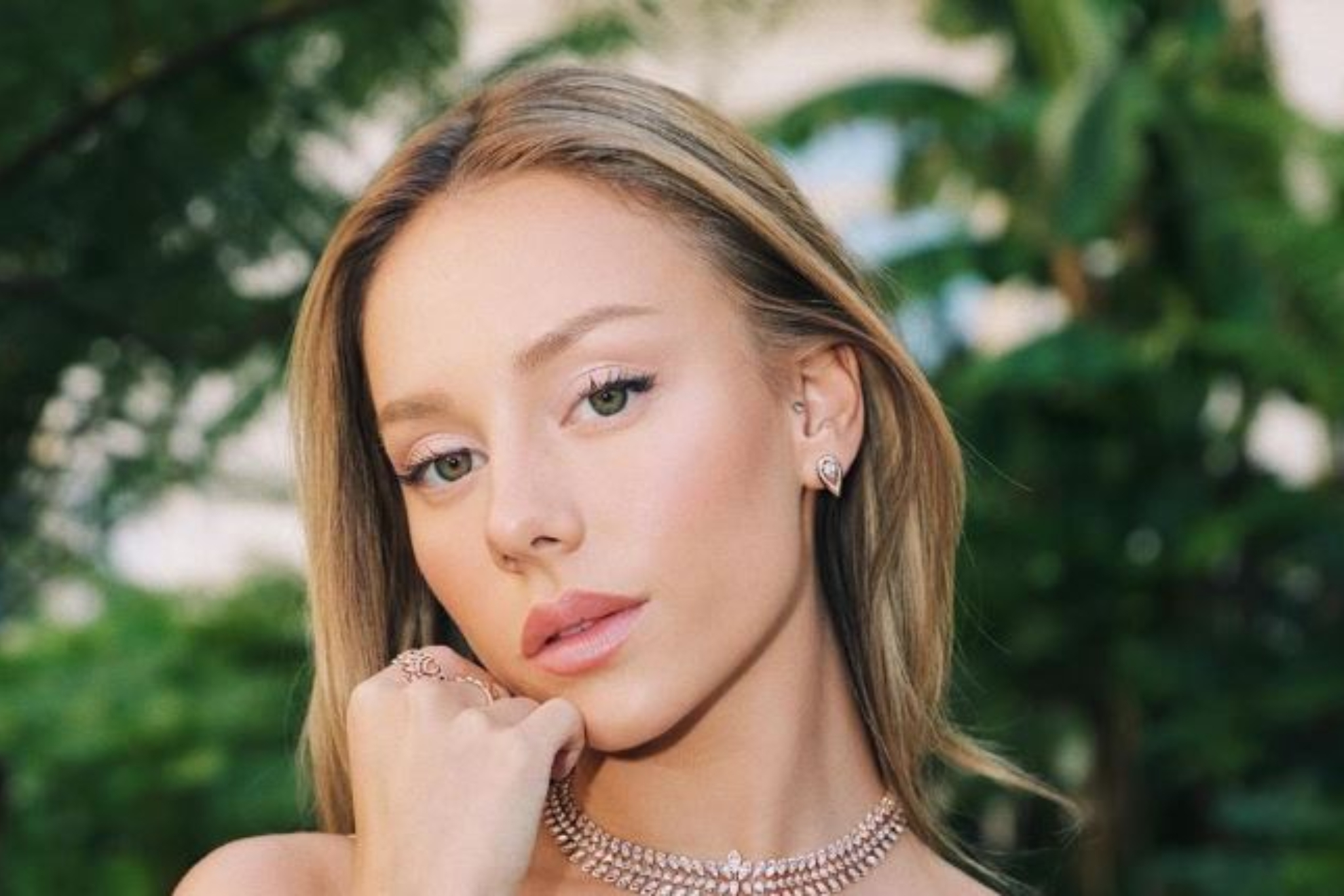 Ester Expósito arrasa con un espectacular vestido semitransparente