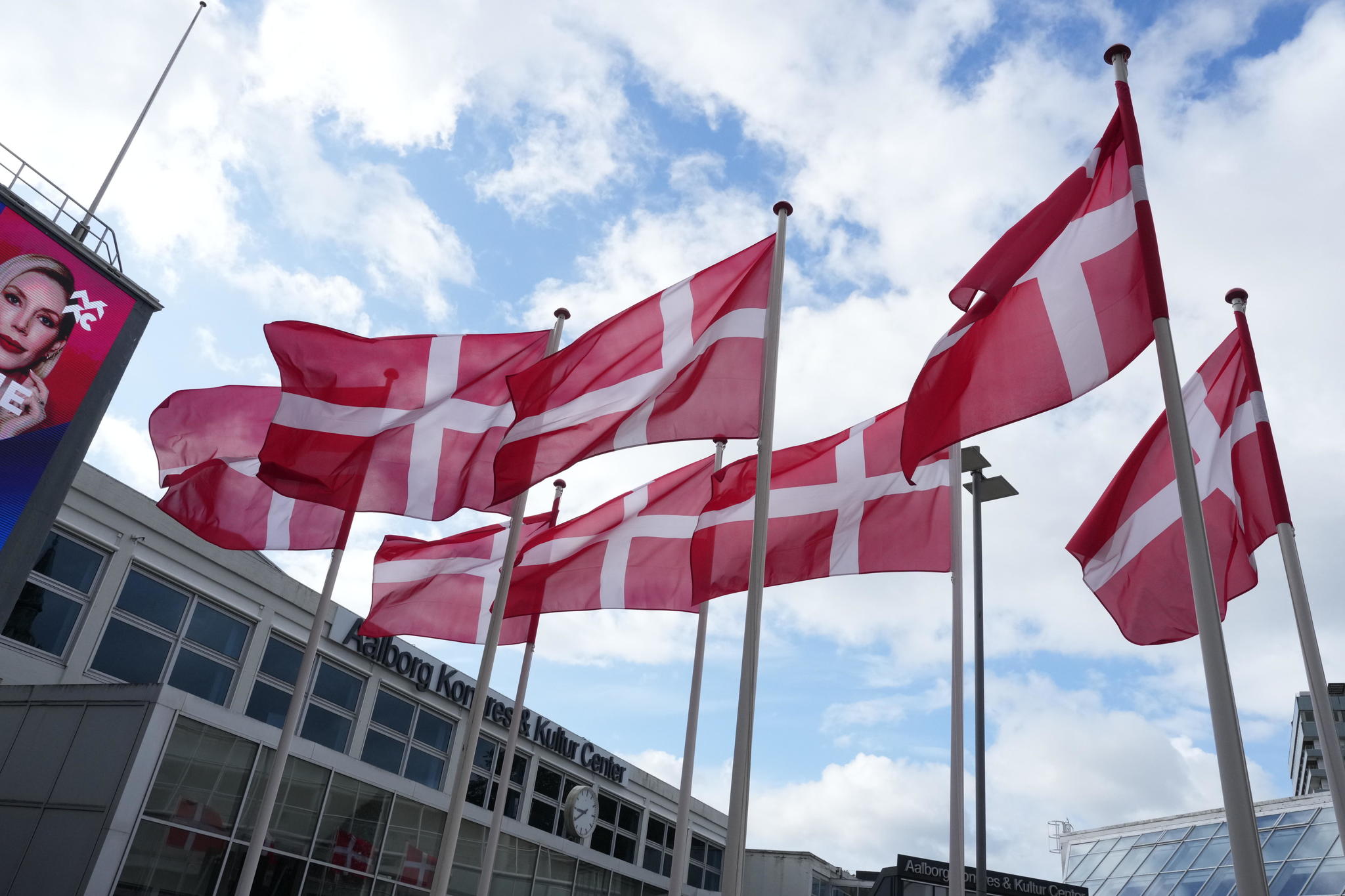 Bandera de Dinamarca: ¿por qué es de roja y blanca y qué significa la cruz?