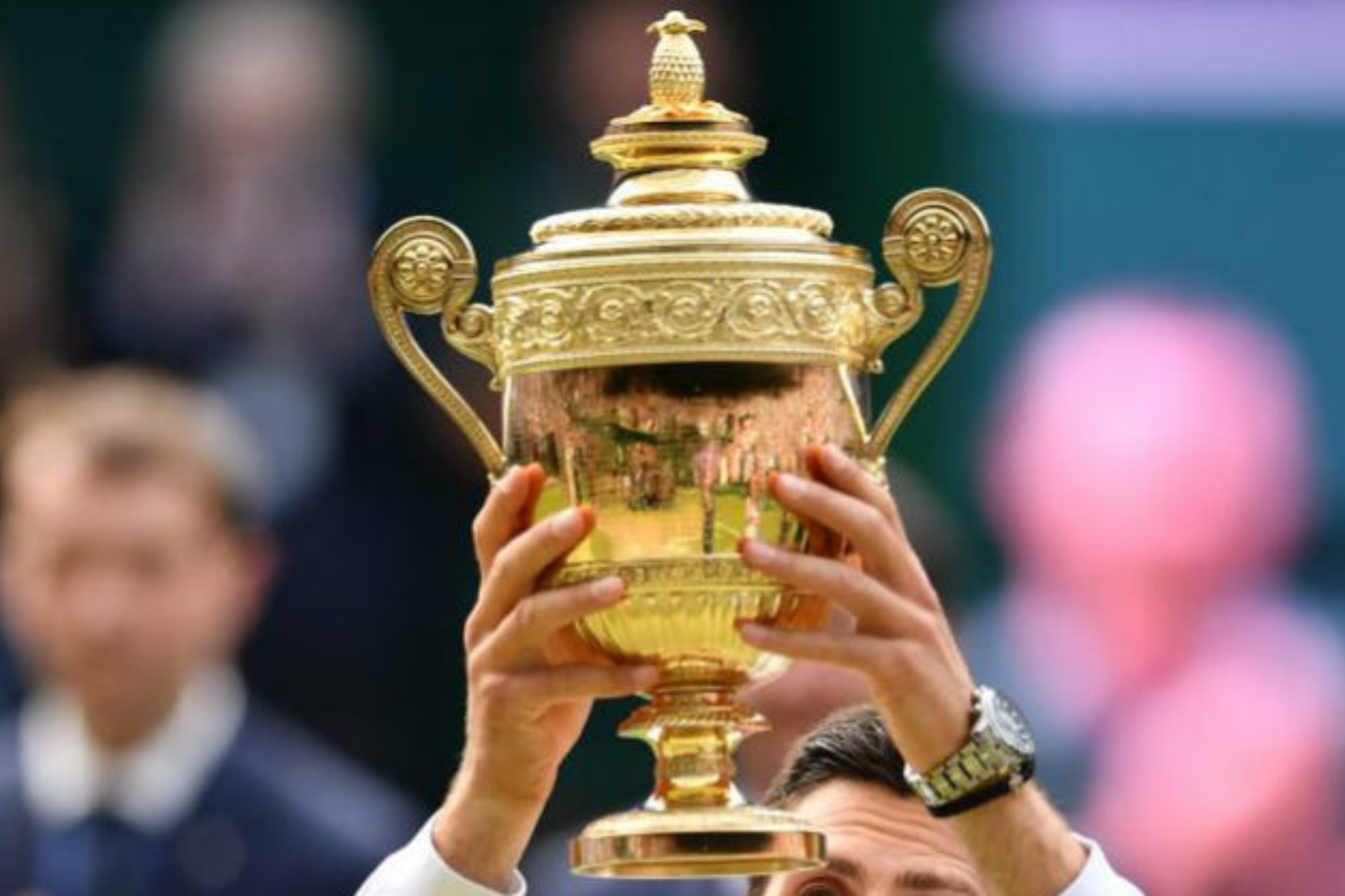 El curioso motivo por el que el trofeo de Wimbledon lleva una piña como ...
