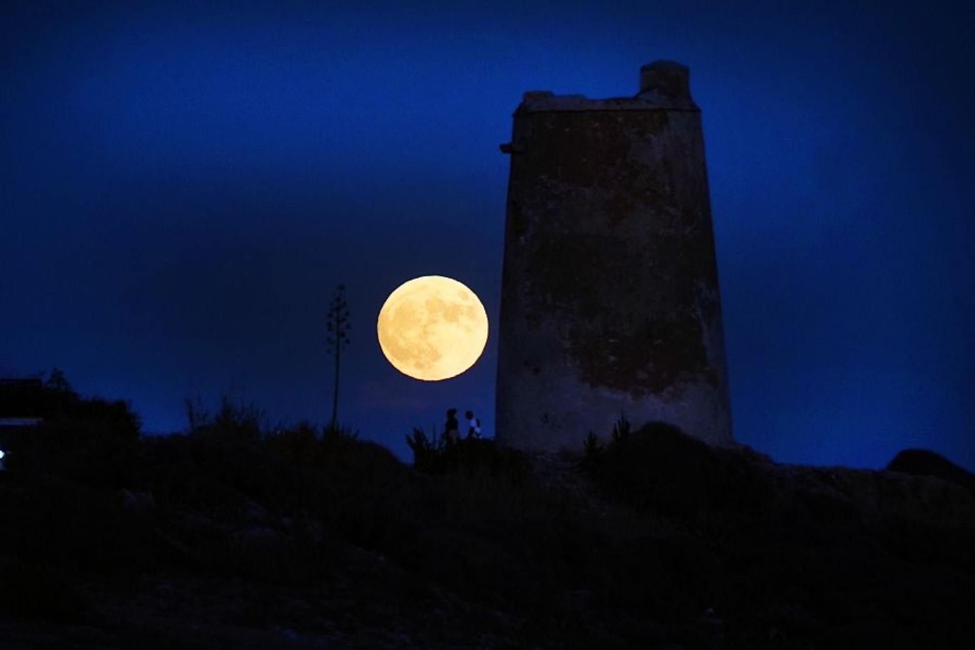 La Luna azul desde España: cómo ver una de las lunas más espectaculares ...