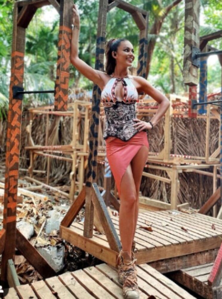 Lara Álvarez añade su último y espectacular posado en bikini a su colección