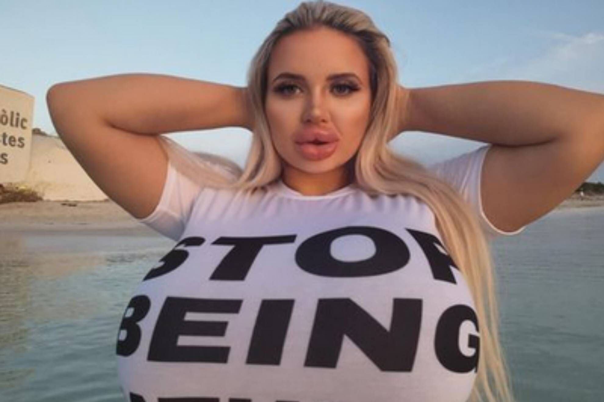 Una modelo denuncia que "soy demasiado erótica para patrocinar a mi equipo femenino de fútbol ...