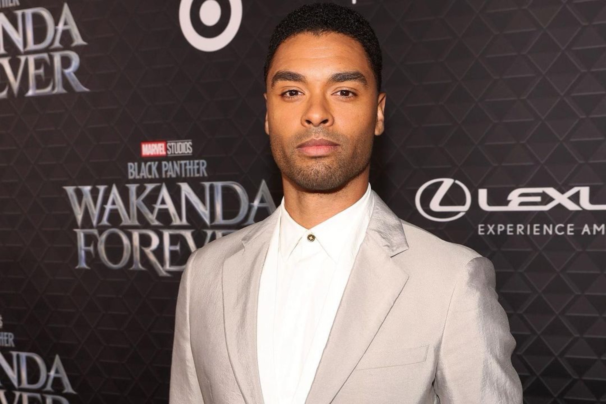 Regé-Jean Page habla sobre la razón de su marcha de 'Bridgerton ...