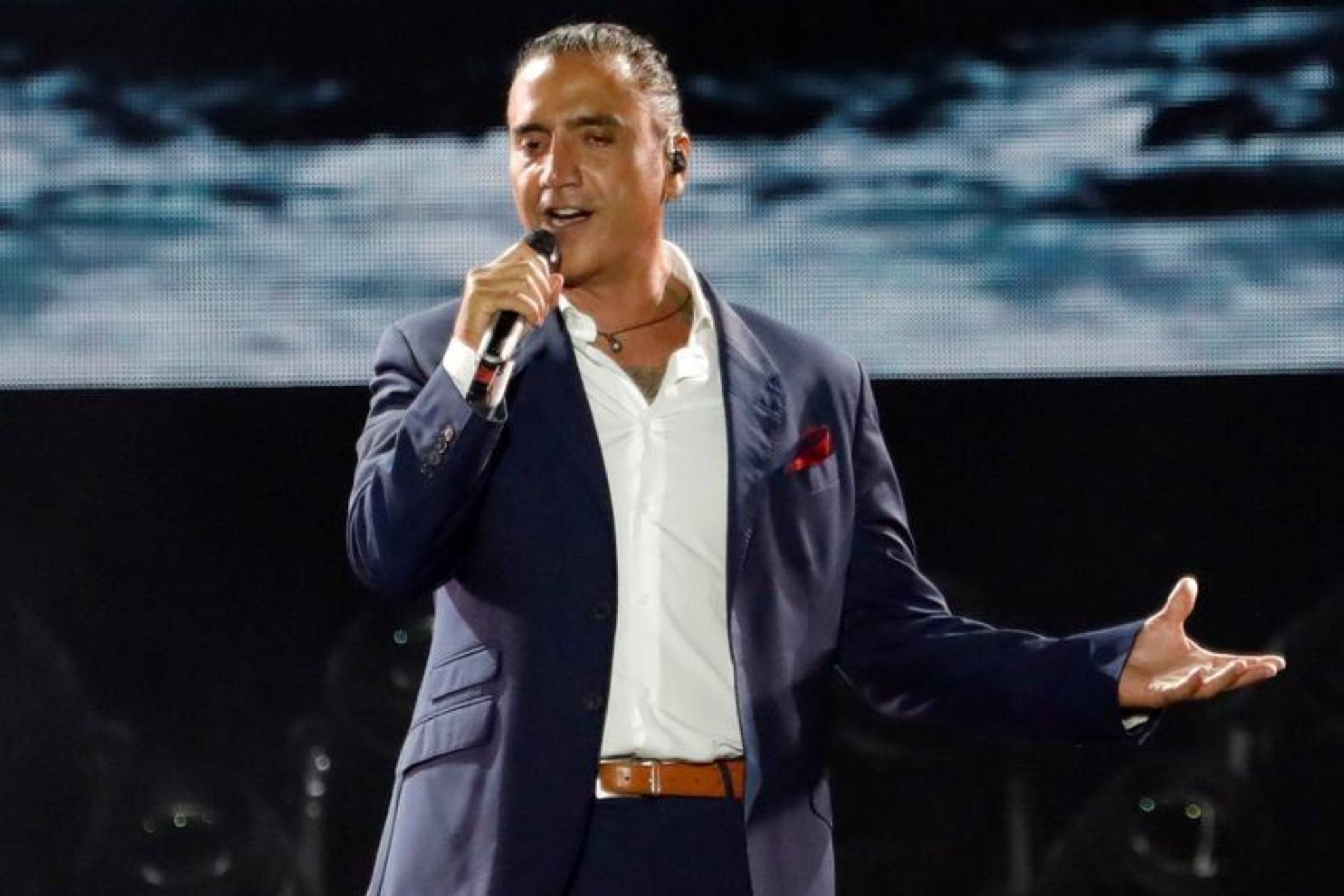 Alejandro Fernández modifica la letra de 'Mátalas' para evitar que ...