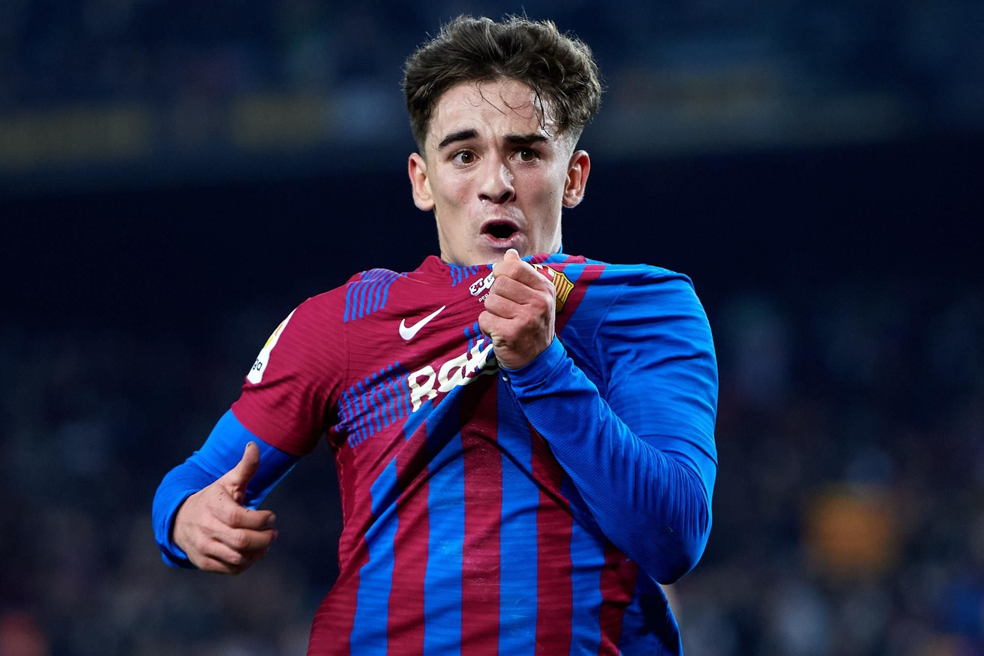 La viral imagen de Gavi con una chica que revoluciona las redes: "Muy majo"