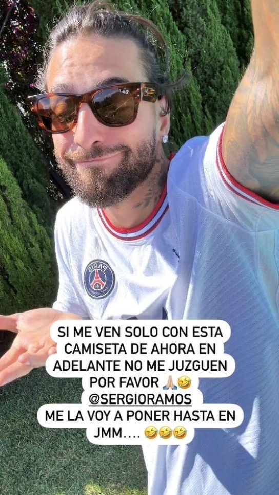 Maluma luce la camiseta de un campeón del mundo pero por si acaso "no ...