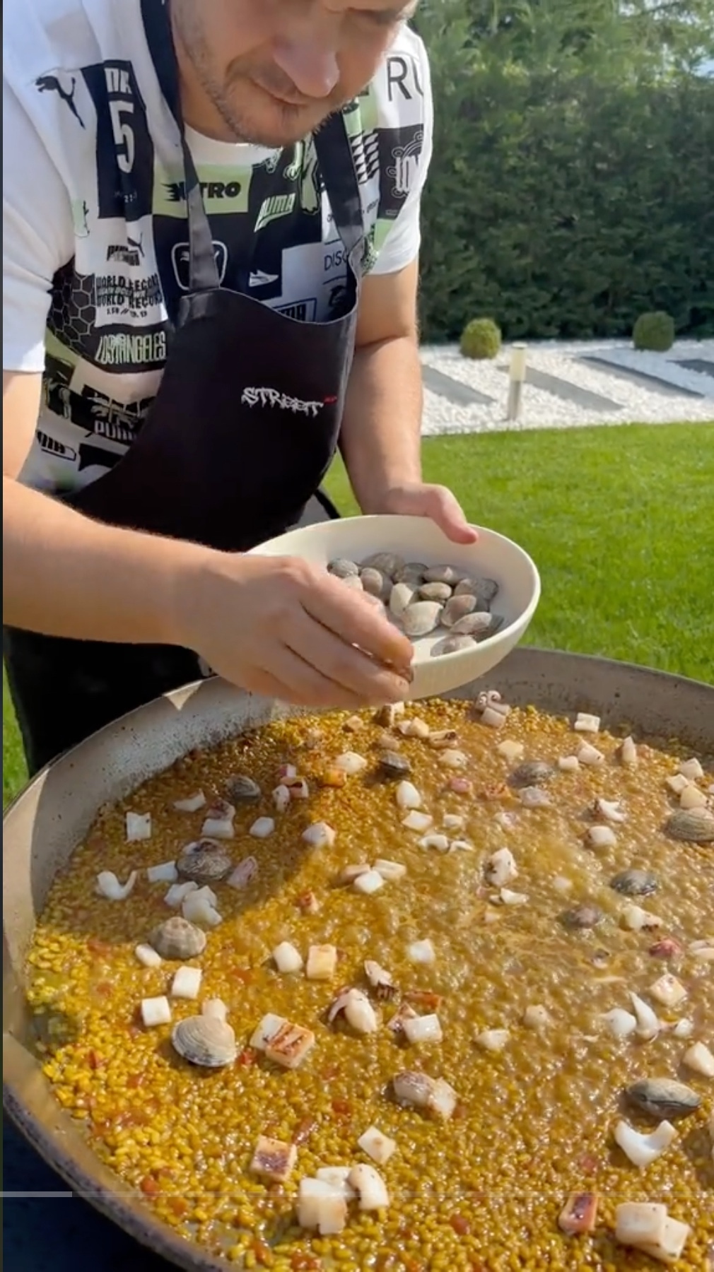 Dabiz Muñoz enseña al mundo sus versiones de la paella: desde una ...