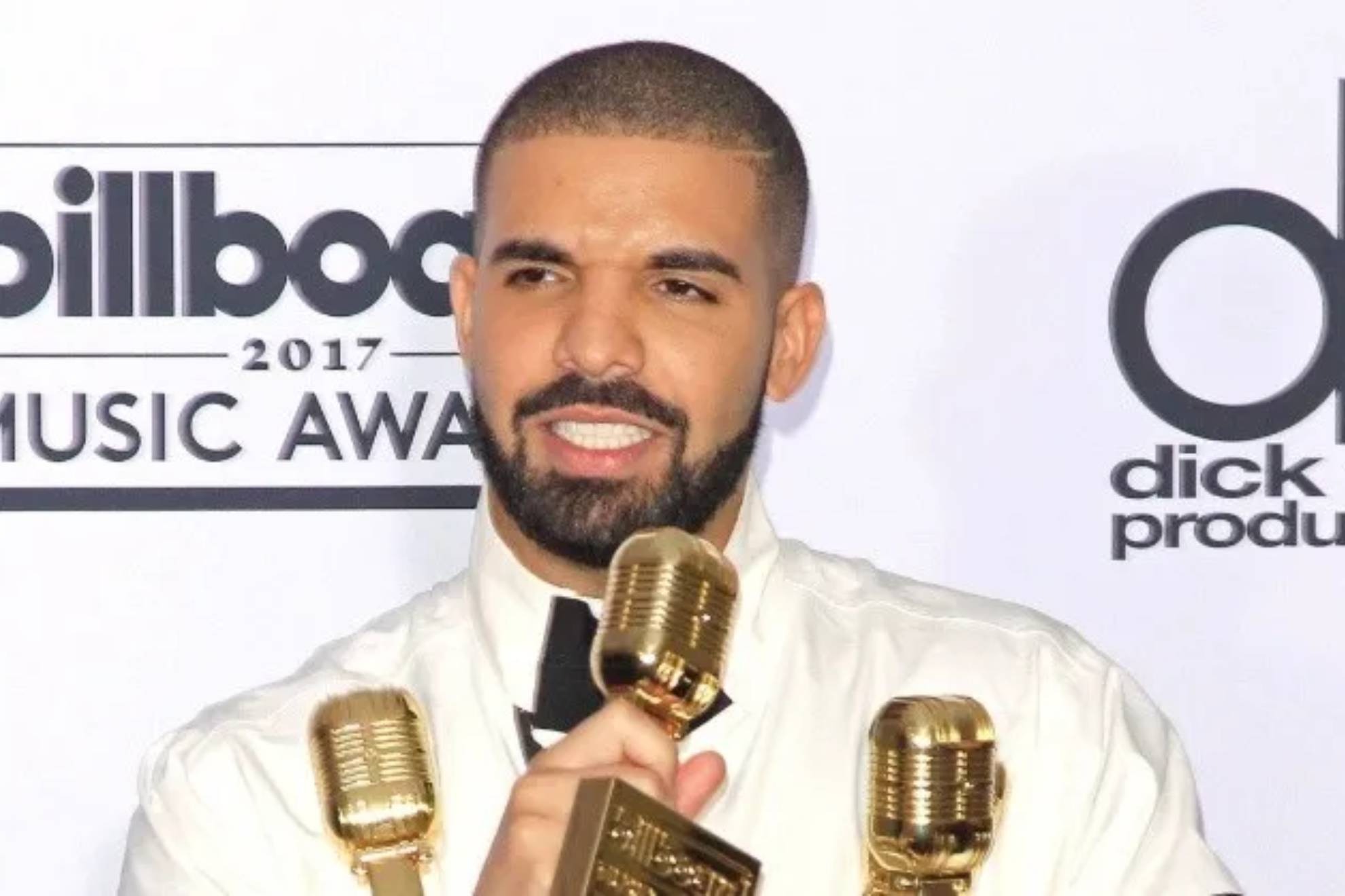 El increíble regalo de Drake a una fan valorado en 32.000 euros