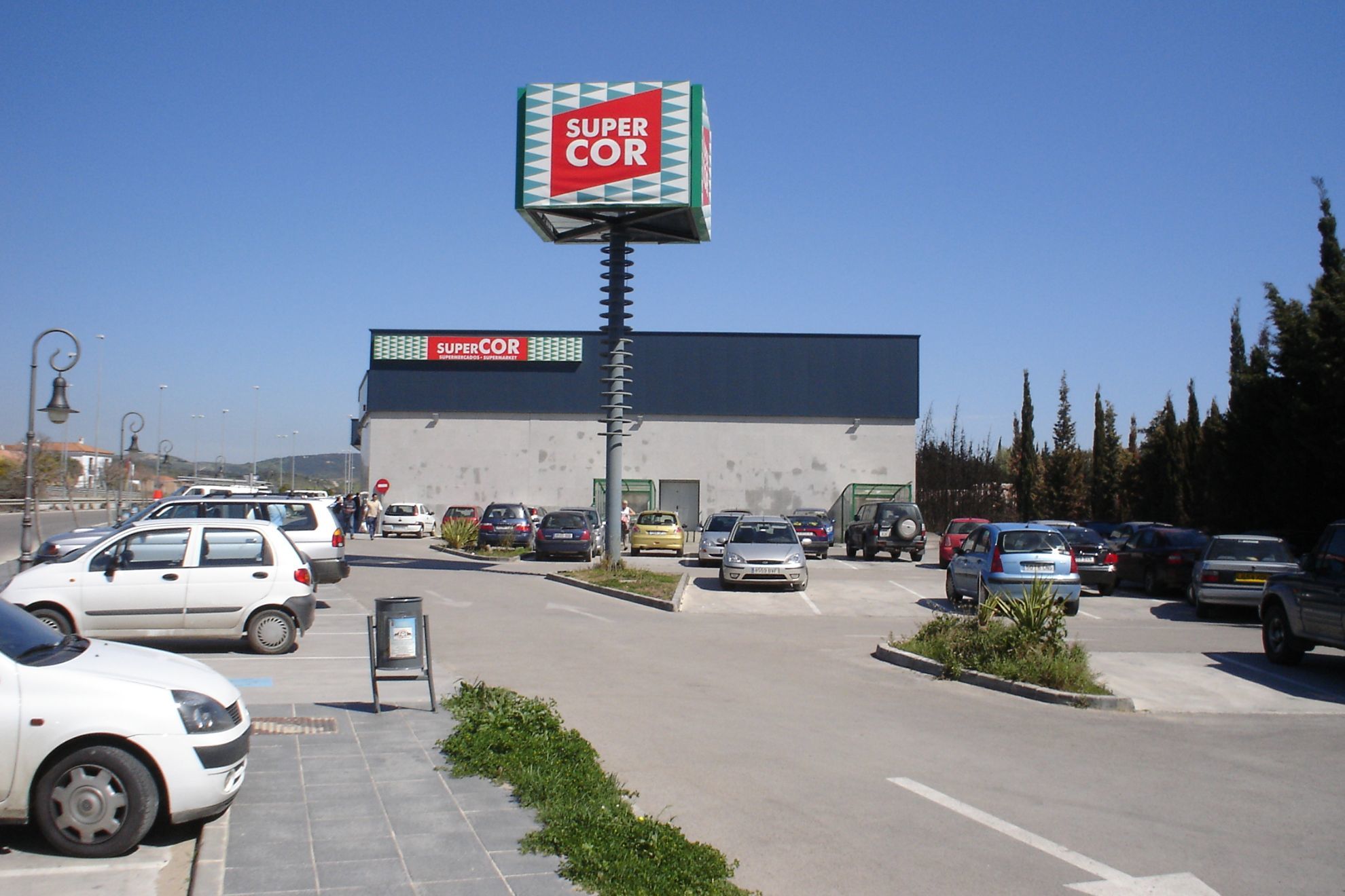 El Corte Inglés y Carrefour llegan a un acuerdo para el traspaso de ...