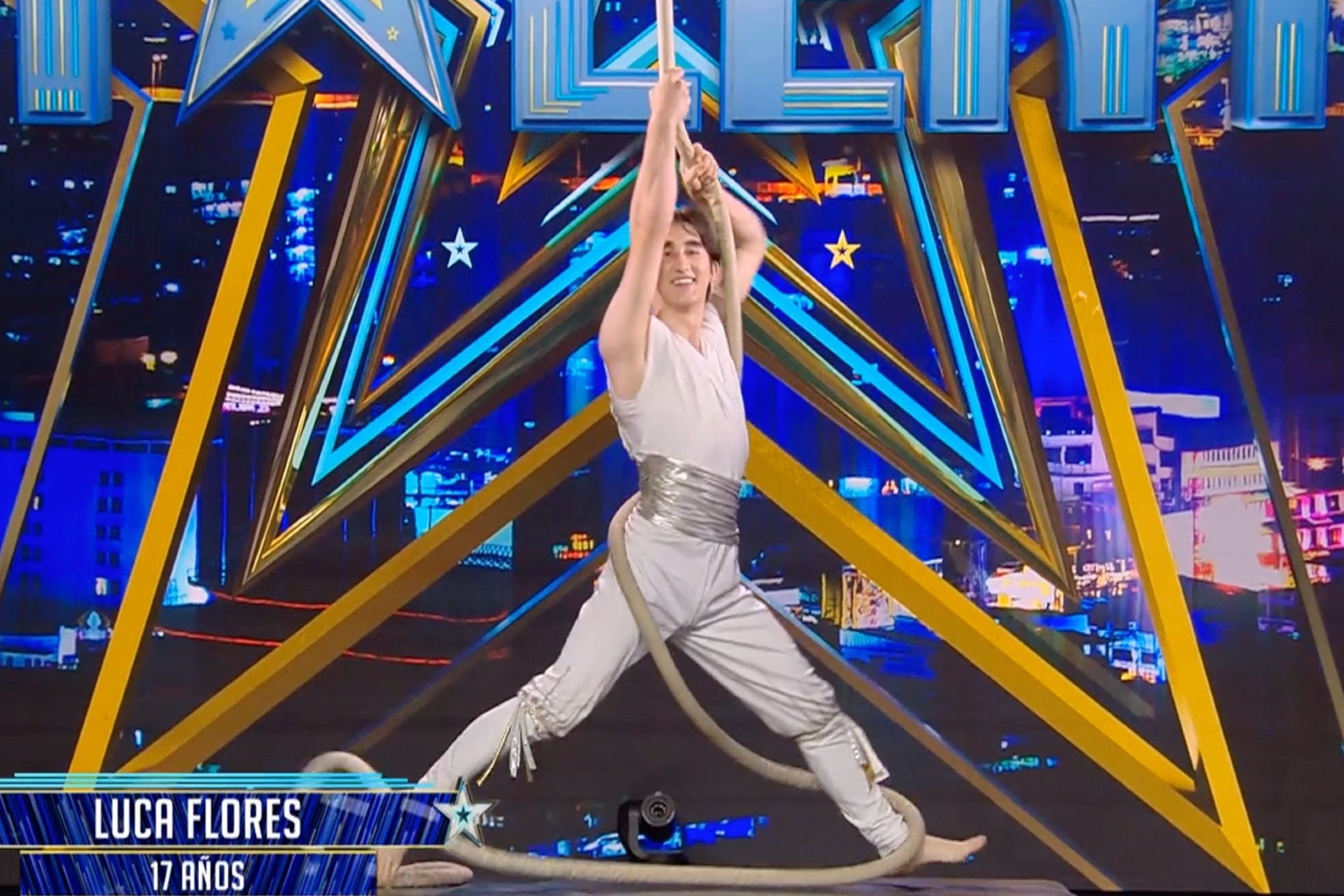¡Susto en 'Got Talent'! Un acróbata aéreo sufre una impactante caída