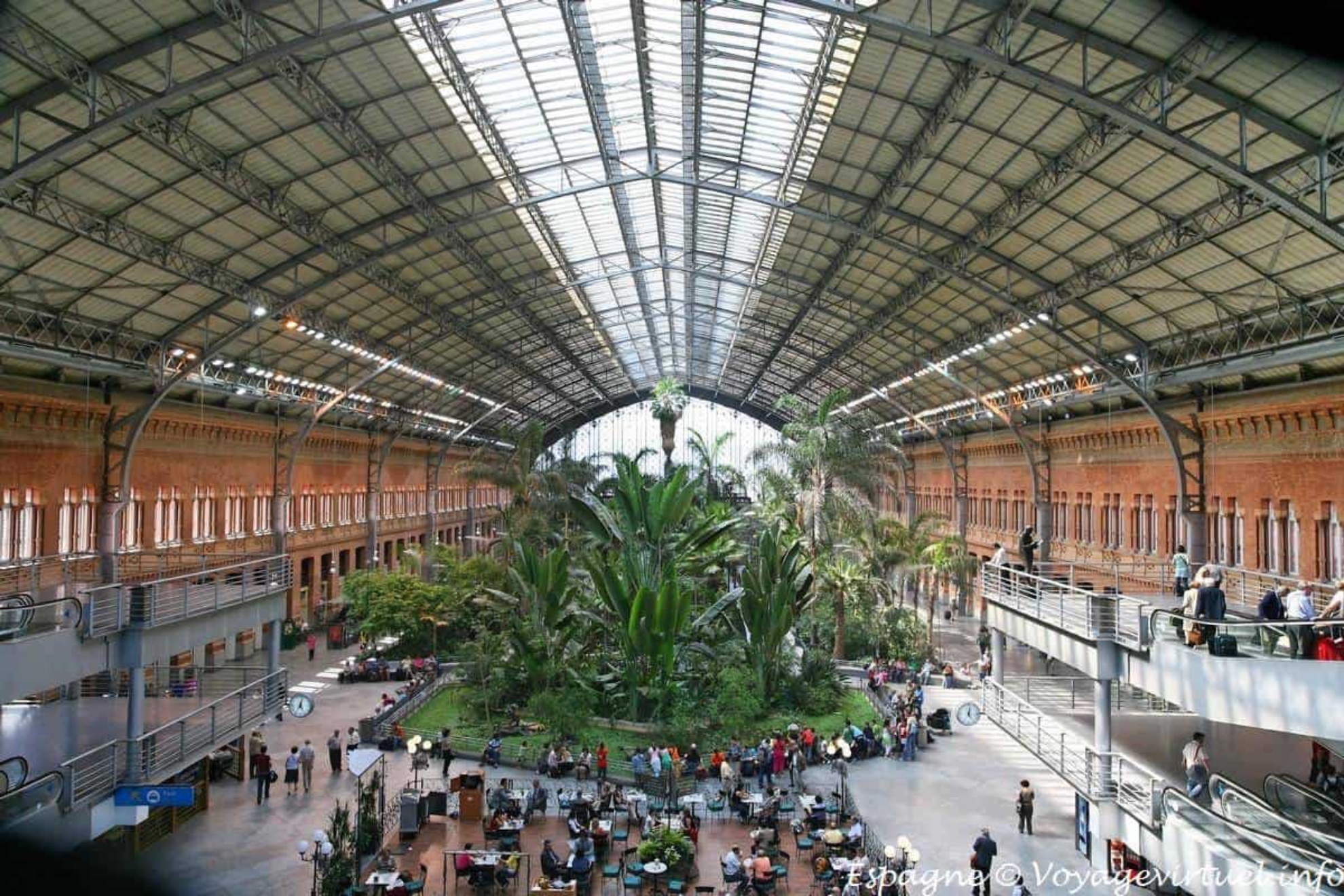 Un tren descarrila en Atocha y provoca el corte de hasta siete líneas